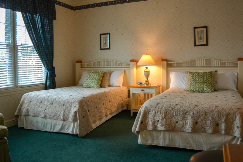 Rooms & Suites - Oakmont Inn